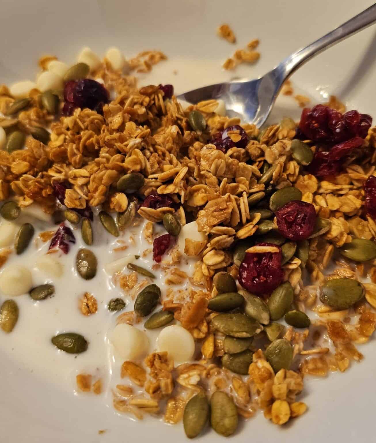 Basic Homemade Granola - The Happy Homemaker